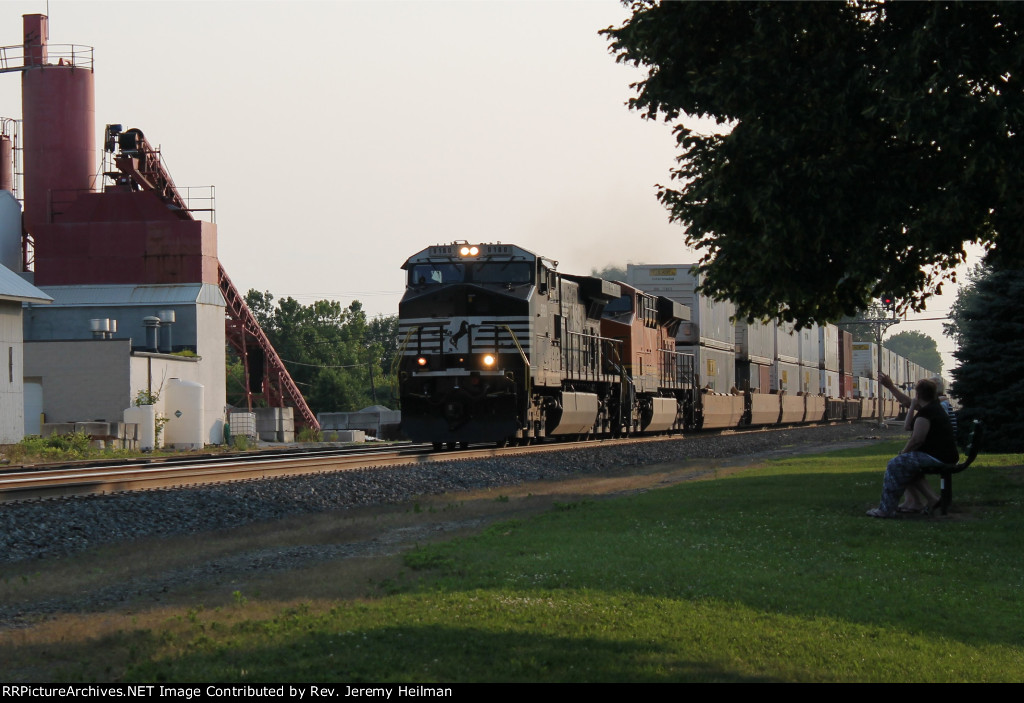 NS 9180 & BNSF 7366 (1)